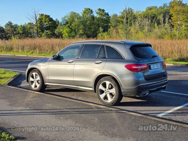 Mercedes-Benz GLC-Class 2016 in Tallinn on AUTOMOTO.COM.LV Grey Mercedes-Benz GLC-Class 2016 in Tallinn, with an engine capacity of 2.10 L and mileage of 209 thousand km for 18800 €, photo 11 on AUTOMOTO.COM.LV