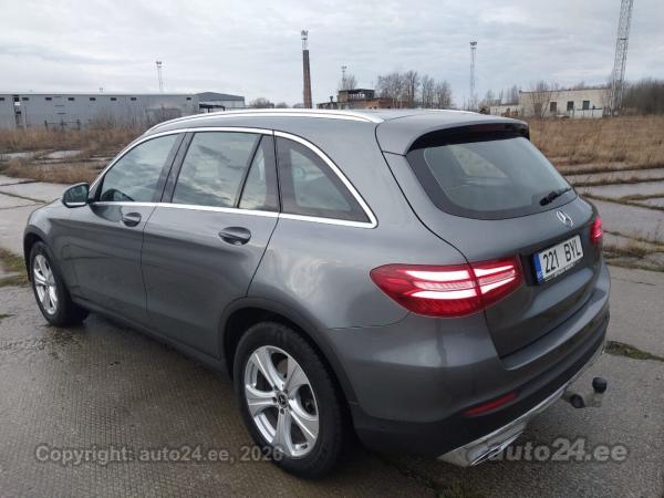 Pelēks Mercedes-Benz GLC-Class 2017 Tallina, ar dzinēja tilpumu 2.10 L un nobraukumu 78 tūkst. km par 21600 €, foto 2 vietnē AUTOMOTO.COM.LV