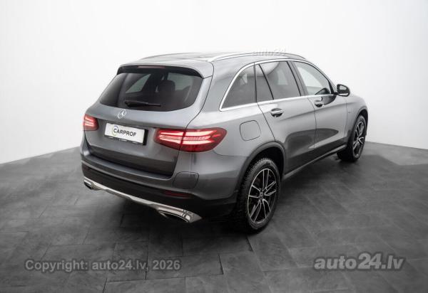 Pelēks Mercedes-Benz GLC-Class 2017 Tallina, ar dzinēja tilpumu 2.00 L un nobraukumu 140 tūkst. km par 21999 €, foto 4 vietnē AUTOMOTO.COM.LV