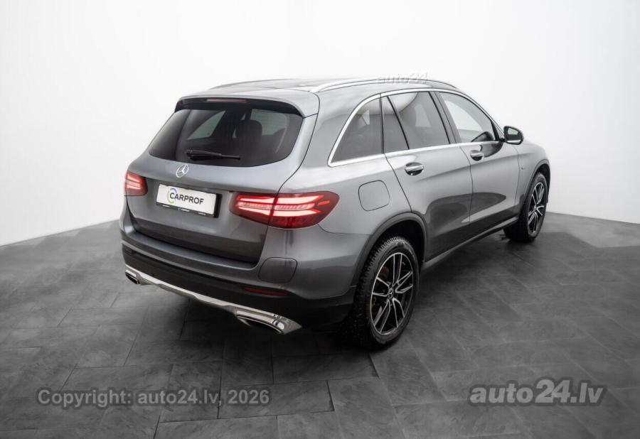 Pelēks Mercedes-Benz GLC-Class 2017 Tallina, ar dzinēja tilpumu 2.00 L un nobraukumu 140 tūkst. km par 21999 €, foto 4 vietnē AUTOMOTO.COM.LV