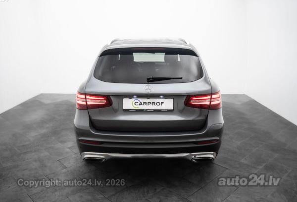 Pelēks Mercedes-Benz GLC-Class 2017 Tallina, ar dzinēja tilpumu 2.00 L un nobraukumu 140 tūkst. km par 21999 €, foto 5 vietnē AUTOMOTO.COM.LV