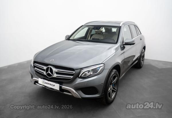 Mercedes-Benz GLC-Class 2017 in Tallinn on AUTOMOTO.COM.LV Grey Mercedes-Benz GLC-Class 2017 in Tallinn, with an engine capacity of 2.00 L and mileage of 131 thousand km for 18999 €, photo 1 on AUTOMOTO.COM.LV