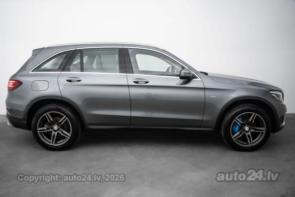 Mercedes-Benz GLC-Class 2017 in Tallinn on AUTOMOTO.COM.LV Grey Mercedes-Benz GLC-Class 2017 in Tallinn, with an engine capacity of 2.00 L and mileage of 131 thousand km for 18999 €, photo 5 on AUTOMOTO.COM.LV