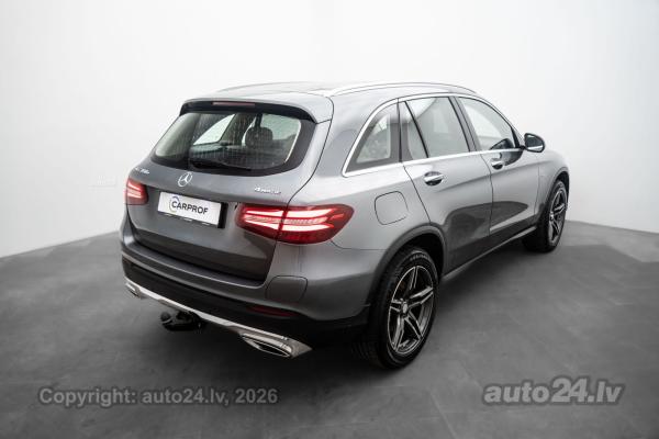 Mercedes-Benz GLC-Class 2017 in Tallinn on AUTOMOTO.COM.LV Grey Mercedes-Benz GLC-Class 2017 in Tallinn, with an engine capacity of 2.00 L and mileage of 131 thousand km for 18999 €, photo 6 on AUTOMOTO.COM.LV