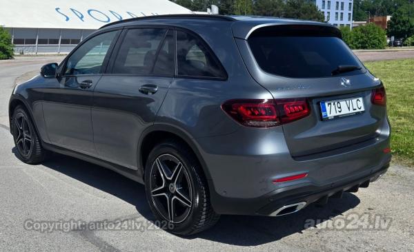 Pelēks Mercedes-Benz GLC-Class 2019 Tallina, ar dzinēja tilpumu 2.00 L un nobraukumu 70 tūkst. km par 29900 €, foto 3 vietnē AUTOMOTO.COM.LV