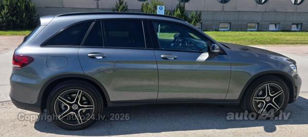Pelēks Mercedes-Benz GLC-Class 2019 Tallina, ar dzinēja tilpumu 2.00 L un nobraukumu 70 tūkst. km par 29900 €, foto 4 vietnē AUTOMOTO.COM.LV