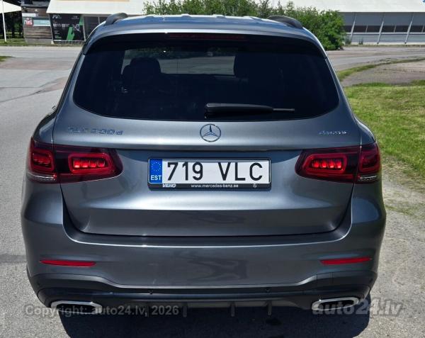 Pelēks Mercedes-Benz GLC-Class 2019 Tallina, ar dzinēja tilpumu 2.00 L un nobraukumu 70 tūkst. km par 29900 €, foto 6 vietnē AUTOMOTO.COM.LV