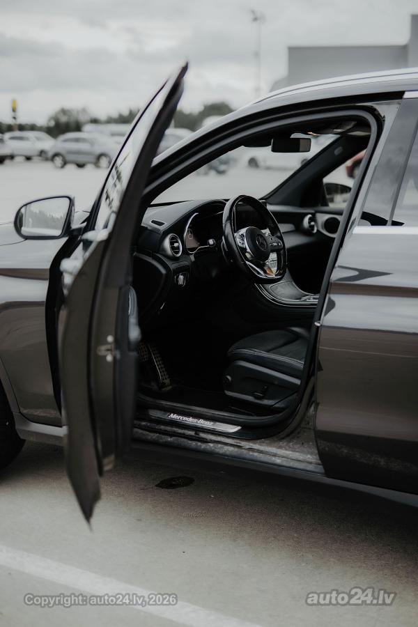 Mercedes-Benz GLC-Class 2019 in Tallinn on AUTOMOTO.COM.LV Grey Mercedes-Benz GLC-Class 2019 in Tallinn, with an engine capacity of 2.00 L and mileage of 155 thousand km for 31500 €, photo 7 on AUTOMOTO.COM.LV