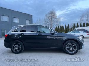 Pelēks Mercedes-Benz GLC-Class 2021 Tallina, ar dzinēja tilpumu 2.00 L un nobraukumu 53 tūkst. km par 39900 €, foto 3 vietnē AUTOMOTO.COM.LV