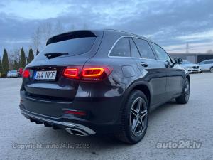 Pelēks Mercedes-Benz GLC-Class 2021 Tallina, ar dzinēja tilpumu 2.00 L un nobraukumu 53 tūkst. km par 39900 €, foto 4 vietnē AUTOMOTO.COM.LV