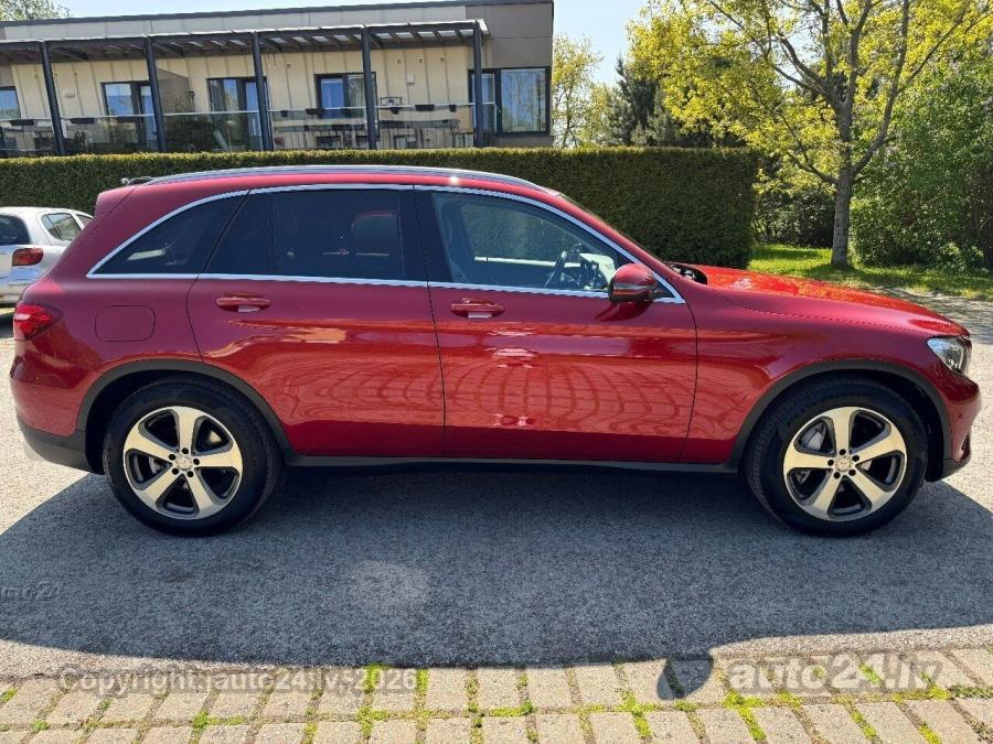 Red Mercedes-Benz GLC-Class 2016 in Tallinn, with an engine capacity of 2.10 L and mileage of 62 thousand km for 30000 €, photo 4 on AUTOMOTO.COM.LV