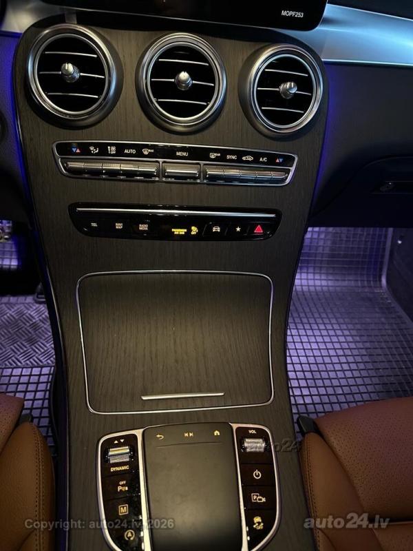 Balts Mercedes-Benz GLC-Class 2022 Rīga, ar dzinēja tilpumu 2.00 L un nobraukumu 79 tūkst. km par 40000 €, foto 6 vietnē AUTOMOTO.COM.LV