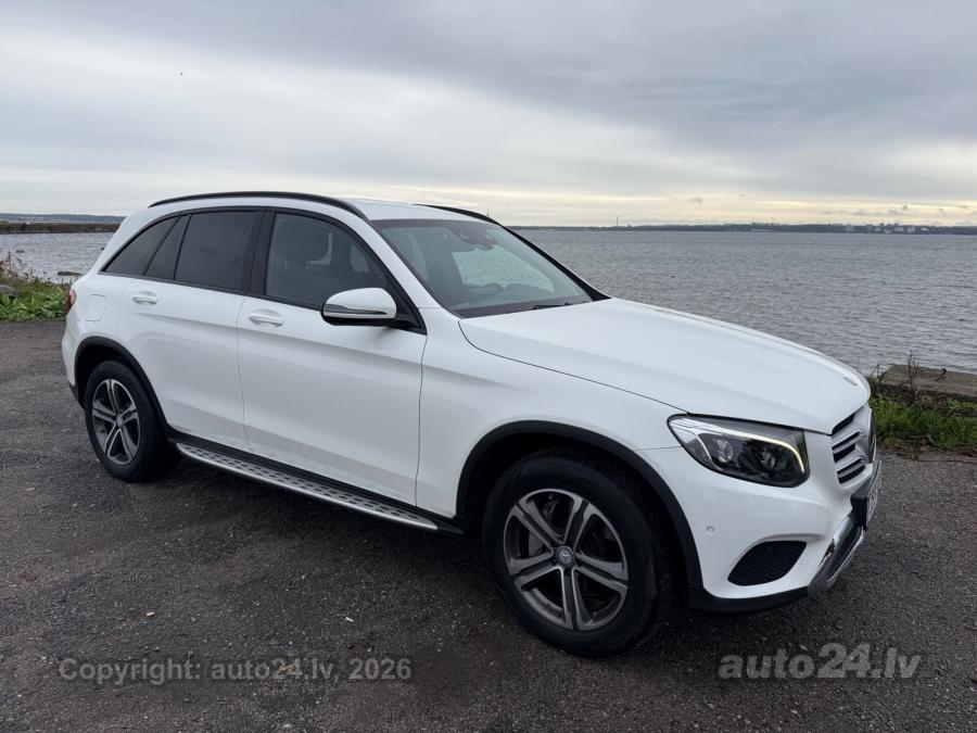 White Mercedes-Benz GLC-Class 2016 in Tallinn, with an engine capacity of 2.10 L and mileage of 269 thousand km for 19990 €, photo 1 on AUTOMOTO.COM.LV