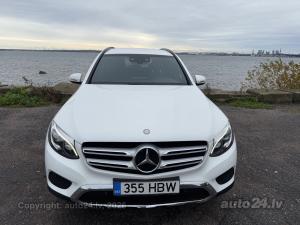 White Mercedes-Benz GLC-Class 2016 in Tallinn, with an engine capacity of 2.10 L and mileage of 269 thousand km for 19990 €, photo 3 on AUTOMOTO.COM.LV