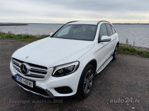 White Mercedes-Benz GLC-Class 2016 in Tallinn, with an engine capacity of 2.10 L and mileage of 269 thousand km for 19990 €, photo 4 on AUTOMOTO.COM.LV
