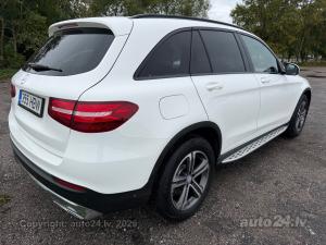 White Mercedes-Benz GLC-Class 2016 in Tallinn, with an engine capacity of 2.10 L and mileage of 269 thousand km for 19990 €, photo 5 on AUTOMOTO.COM.LV