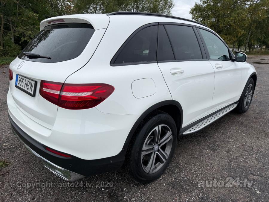 White Mercedes-Benz GLC-Class 2016 in Tallinn, with an engine capacity of 2.10 L and mileage of 269 thousand km for 19990 €, photo 5 on AUTOMOTO.COM.LV