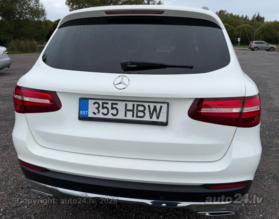 White Mercedes-Benz GLC-Class 2016 in Tallinn, with an engine capacity of 2.10 L and mileage of 269 thousand km for 19990 €, photo 6 on AUTOMOTO.COM.LV