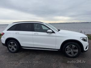 White Mercedes-Benz GLC-Class 2016 in Tallinn, with an engine capacity of 2.10 L and mileage of 269 thousand km for 19990 €, photo 7 on AUTOMOTO.COM.LV
