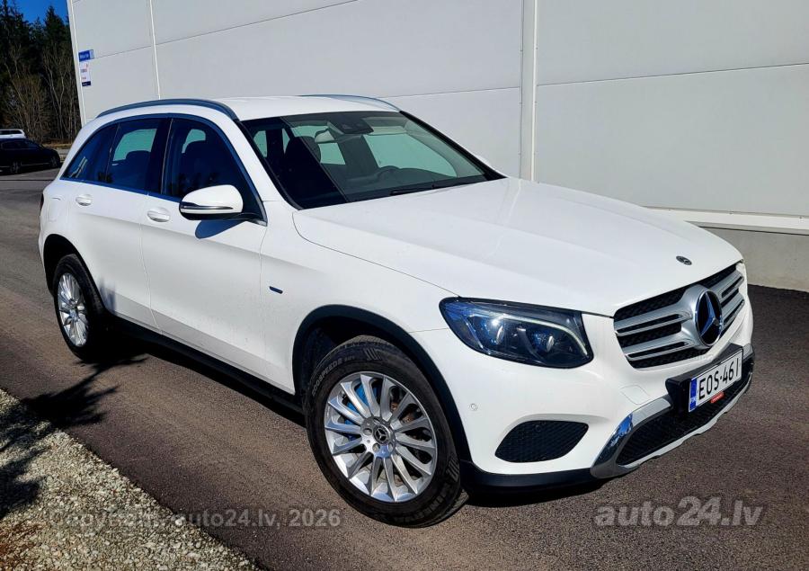 White Mercedes-Benz GLC-Class 2017 in Tallinn, with an engine capacity of 2.00 L and mileage of 194 thousand km for 15900 €, photo 1 on AUTOMOTO.COM.LV