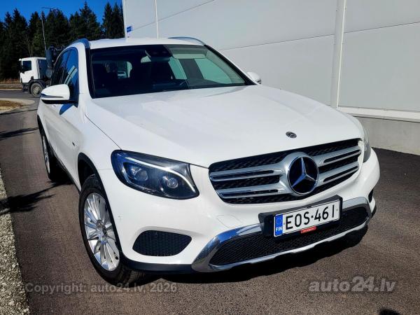 White Mercedes-Benz GLC-Class 2017 in Tallinn, with an engine capacity of 2.00 L and mileage of 194 thousand km for 15900 €, photo 2 on AUTOMOTO.COM.LV