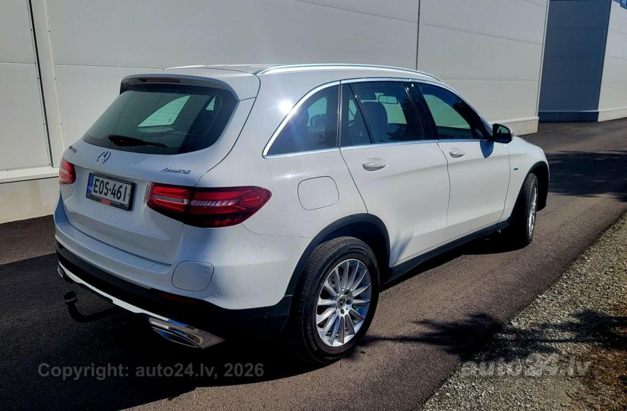 White Mercedes-Benz GLC-Class 2017 in Tallinn, with an engine capacity of 2.00 L and mileage of 194 thousand km for 15900 €, photo 6 on AUTOMOTO.COM.LV