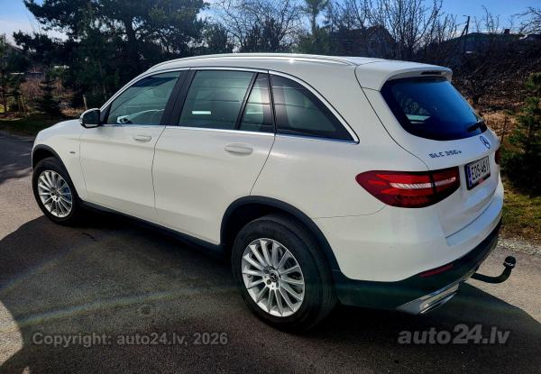 White Mercedes-Benz GLC-Class 2017 in Tallinn, with an engine capacity of 2.00 L and mileage of 194 thousand km for 15900 €, photo 7 on AUTOMOTO.COM.LV
