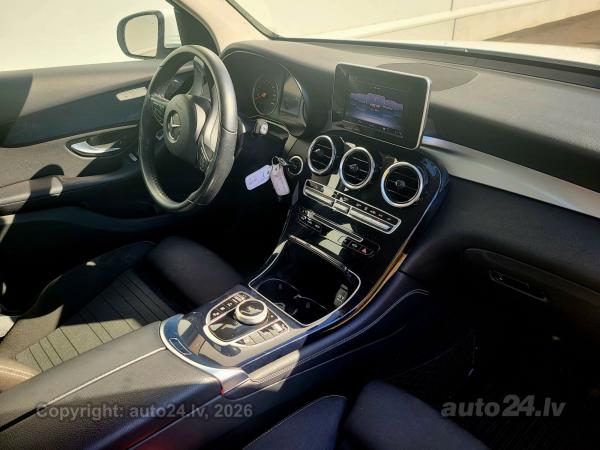 White Mercedes-Benz GLC-Class 2017 in Tallinn, with an engine capacity of 2.00 L and mileage of 194 thousand km for 15900 €, photo 9 on AUTOMOTO.COM.LV