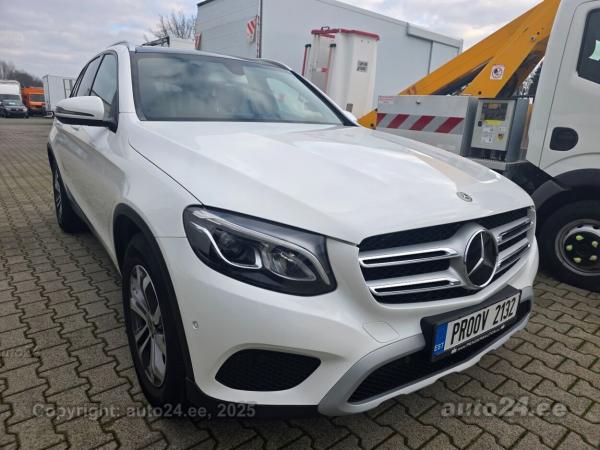 White Mercedes-Benz GLC-Class 2019 in Tallinn, with an engine capacity of 2.10 L and mileage of 273 thousand km for 27900 €, photo 1 on AUTOMOTO.COM.LV