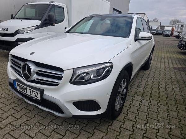 White Mercedes-Benz GLC-Class 2019 in Tallinn, with an engine capacity of 2.10 L and mileage of 273 thousand km for 27900 €, photo 2 on AUTOMOTO.COM.LV