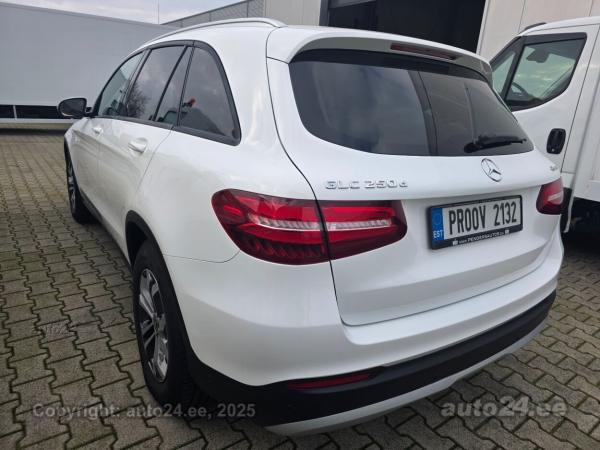 White Mercedes-Benz GLC-Class 2019 in Tallinn, with an engine capacity of 2.10 L and mileage of 273 thousand km for 27900 €, photo 3 on AUTOMOTO.COM.LV