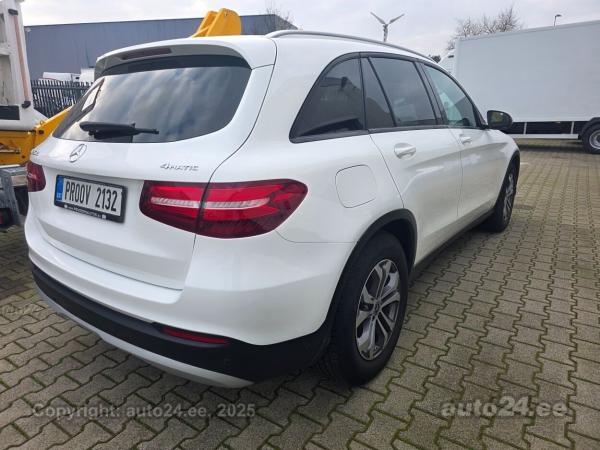 White Mercedes-Benz GLC-Class 2019 in Tallinn, with an engine capacity of 2.10 L and mileage of 273 thousand km for 27900 €, photo 4 on AUTOMOTO.COM.LV