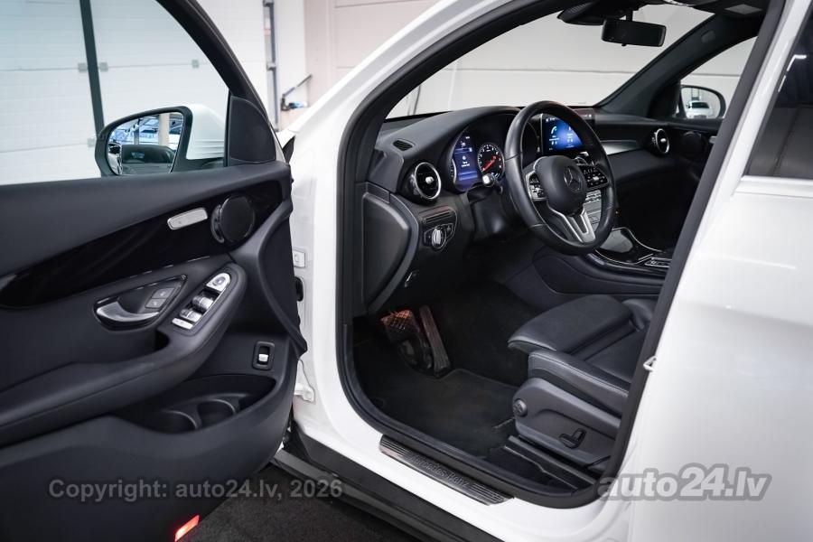 White Mercedes-Benz GLC-Class 2022 in Tallinn, with an engine capacity of 2.00 L and mileage of 118 thousand km for 39900 €, photo 7 on AUTOMOTO.COM.LV