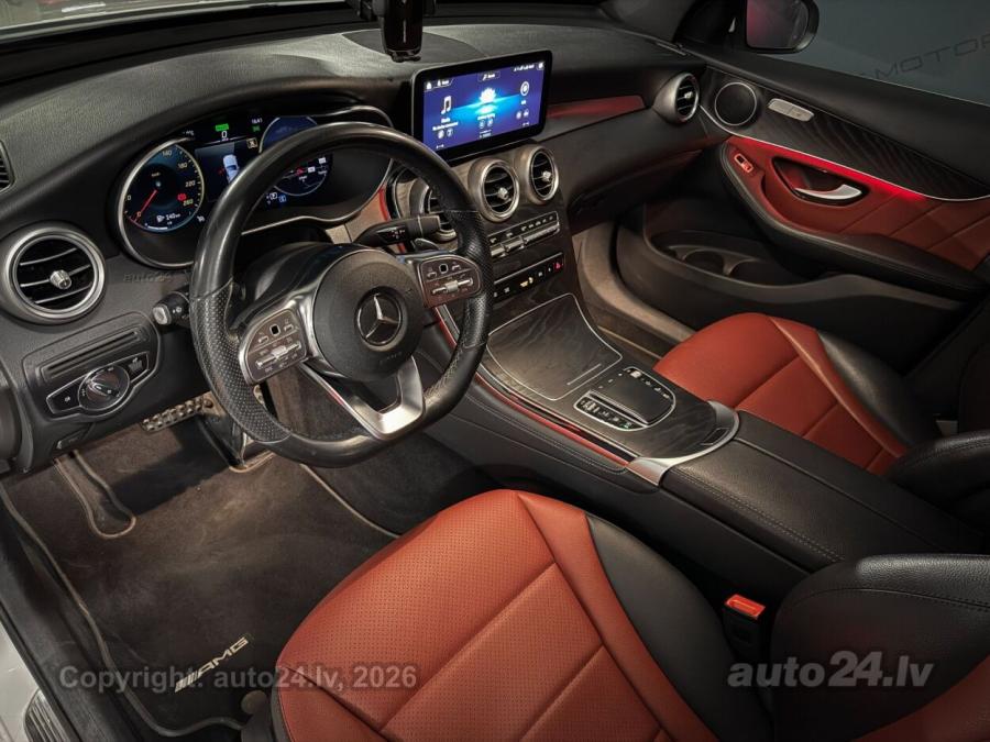 White Mercedes-Benz GLC-Class 2019 in Tallinn, with an engine capacity of 2.00 L and mileage of 132 thousand km for 31990 €, photo 4 on AUTOMOTO.COM.LV