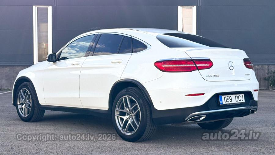 White Mercedes-Benz GLC-Class 2019 in Tallinn, with an engine capacity of 2.00 L and mileage of 123 thousand km for 27000 €, photo 6 on AUTOMOTO.COM.LV