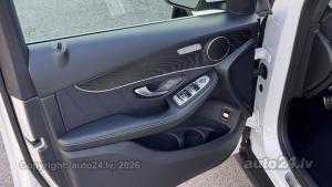 White Mercedes-Benz GLC-Class 2019 in Tallinn, with an engine capacity of 2.00 L and mileage of 123 thousand km for 27000 €, photo 9 on AUTOMOTO.COM.LV