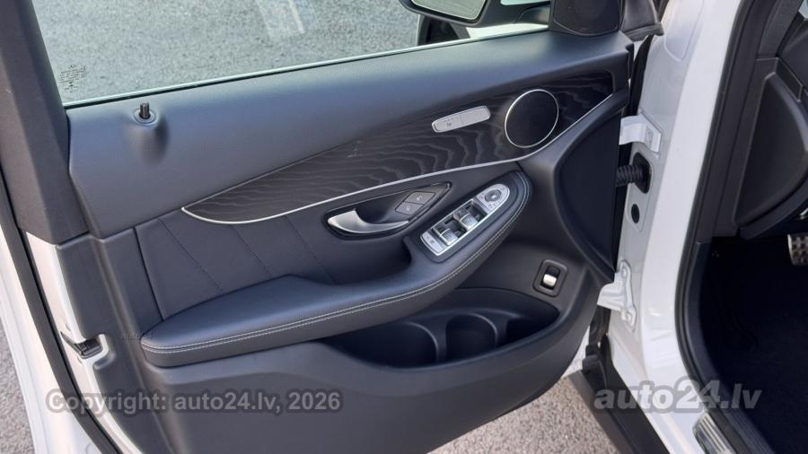 White Mercedes-Benz GLC-Class 2019 in Tallinn, with an engine capacity of 2.00 L and mileage of 123 thousand km for 27000 €, photo 9 on AUTOMOTO.COM.LV