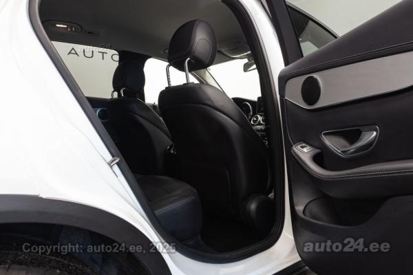White Mercedes-Benz GLC-Class 2017 in Tartu, with an engine capacity of 2.10 L and mileage of 134 thousand km for 23900 €, photo 11 on AUTOMOTO.COM.LV