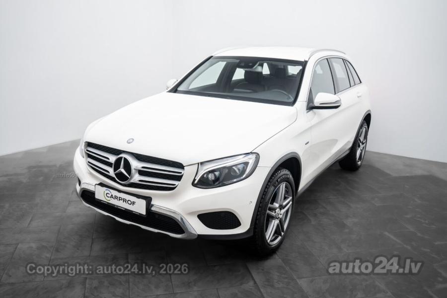 White Mercedes-Benz GLC-Class 2017 in Tallinn, with an engine capacity of 2.00 L and mileage of 158 thousand km for 17999 €, photo 1 on AUTOMOTO.COM.LV