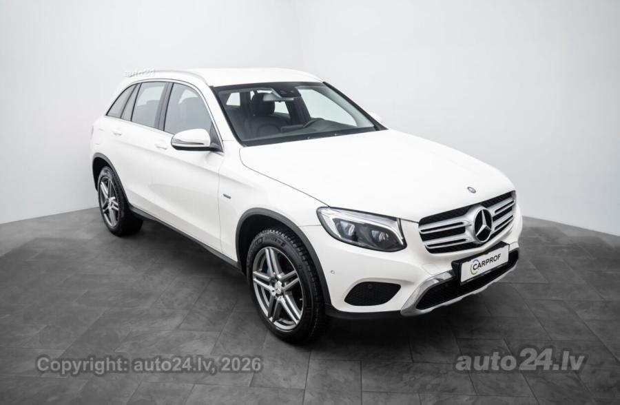 White Mercedes-Benz GLC-Class 2017 in Tallinn, with an engine capacity of 2.00 L and mileage of 158 thousand km for 17999 €, photo 3 on AUTOMOTO.COM.LV