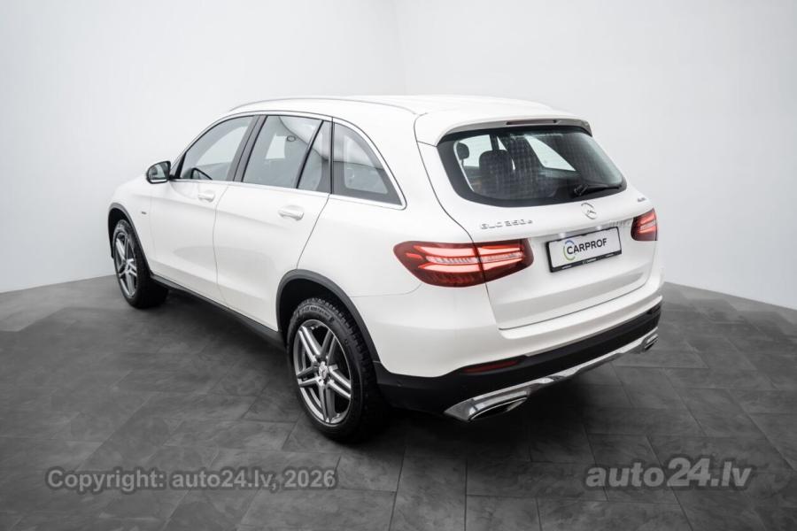 White Mercedes-Benz GLC-Class 2017 in Tallinn, with an engine capacity of 2.00 L and mileage of 158 thousand km for 17999 €, photo 6 on AUTOMOTO.COM.LV