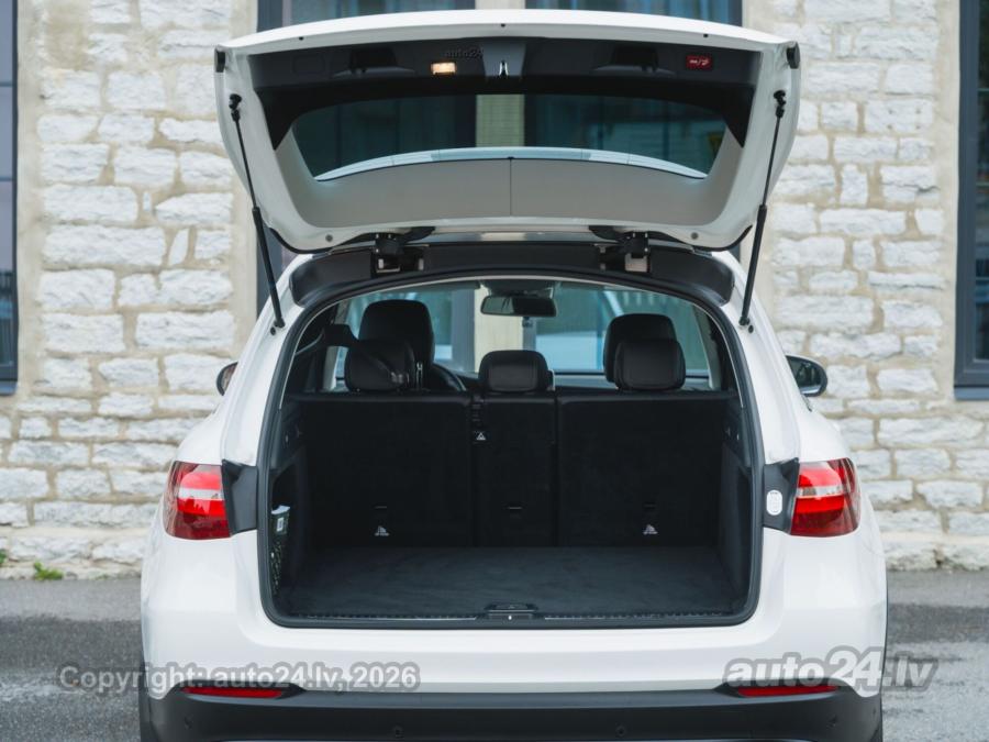 Balts Mercedes-Benz GLC-Class 2017 Tallina, ar dzinēja tilpumu 2.00 L un nobraukumu 145 tūkst. km par 29900 €, foto 10 vietnē AUTOMOTO.COM.LV
