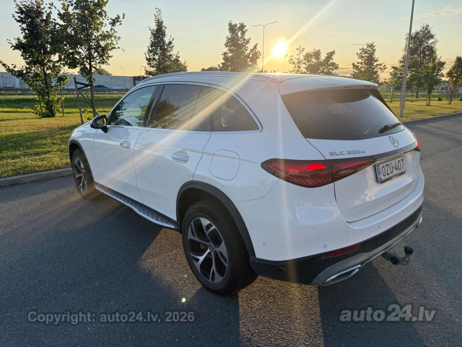 Balts Mercedes-Benz GLC-Class 2023 Tallina, ar dzinēja tilpumu 2.00 L un nobraukumu 45 tūkst. km par 49800 €, foto 17 vietnē AUTOMOTO.COM.LV
