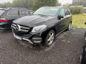 Black Mercedes-Benz gle-250 2015 in Sirvintos, with an engine capacity of 2.14 L and mileage of 370 thousand km for 12499 €, photo  on AUTOMOTO.COM.LV