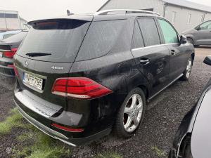 Black Mercedes-Benz gle-250 2015 in Sirvintos, with an engine capacity of 2.14 L and mileage of 370 thousand km for 12499 €, photo 5 on AUTOMOTO.COM.LV