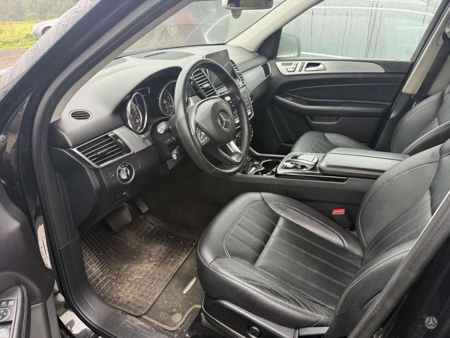 Black Mercedes-Benz gle-250 2015 in Sirvintos, with an engine capacity of 2.14 L and mileage of 370 thousand km for 12499 €, photo 7 on AUTOMOTO.COM.LV