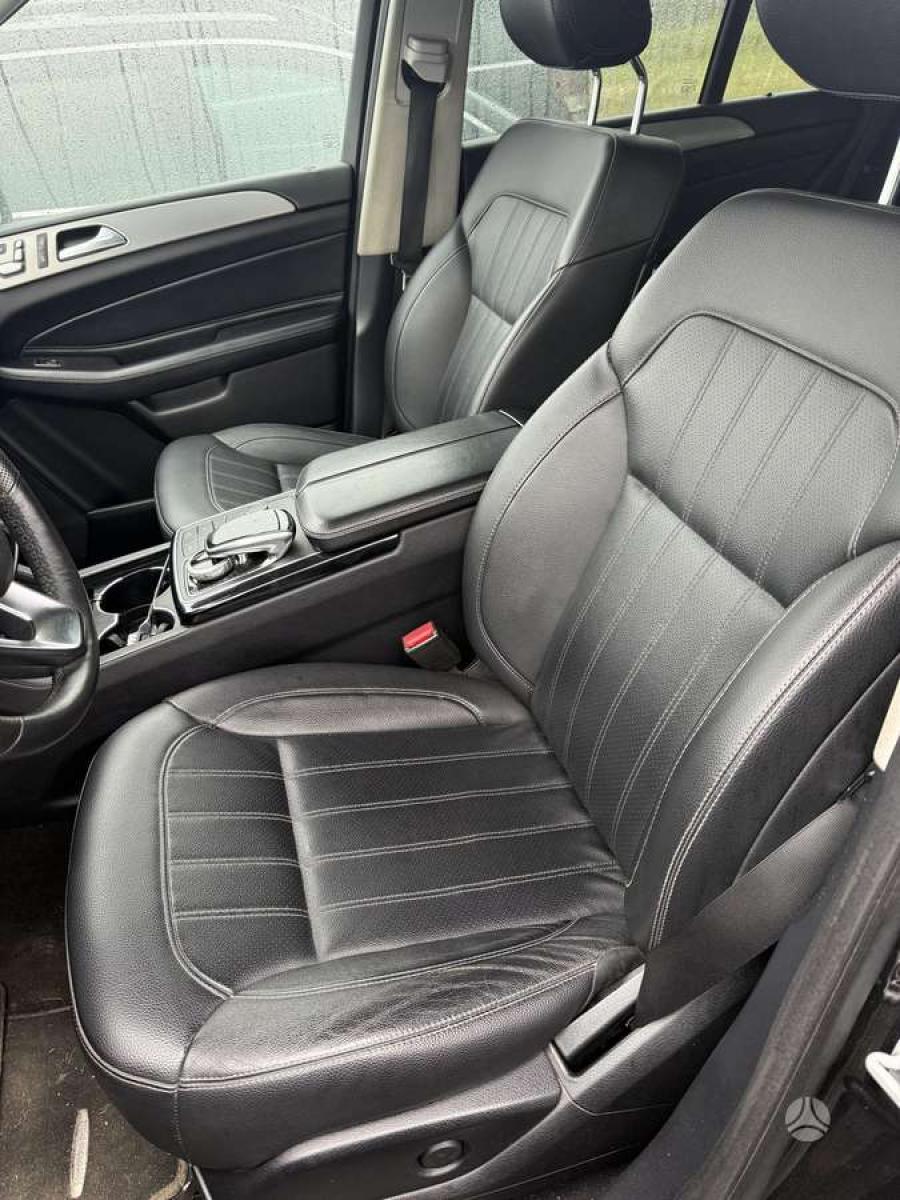 Black Mercedes-Benz gle-250 2015 in Sirvintos, with an engine capacity of 2.14 L and mileage of 370 thousand km for 12499 €, photo 8 on AUTOMOTO.COM.LV