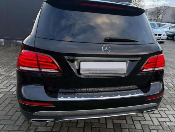 Black Mercedes-Benz gle-250 2016 in Raseiniai, with an engine capacity of 2.14 L and mileage of 184 thousand km for 22500 €, photo 5 on AUTOMOTO.COM.LV