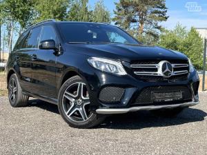 Black Mercedes-Benz gle-250 2017 in Kaunas, with an engine capacity of 2.10 L and mileage of 214 thousand km for 23350 €, photo 1 on AUTOMOTO.COM.LV