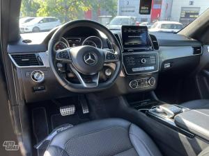 Black Mercedes-Benz gle-250 2017 in Kaunas, with an engine capacity of 2.10 L and mileage of 214 thousand km for 23350 €, photo 8 on AUTOMOTO.COM.LV